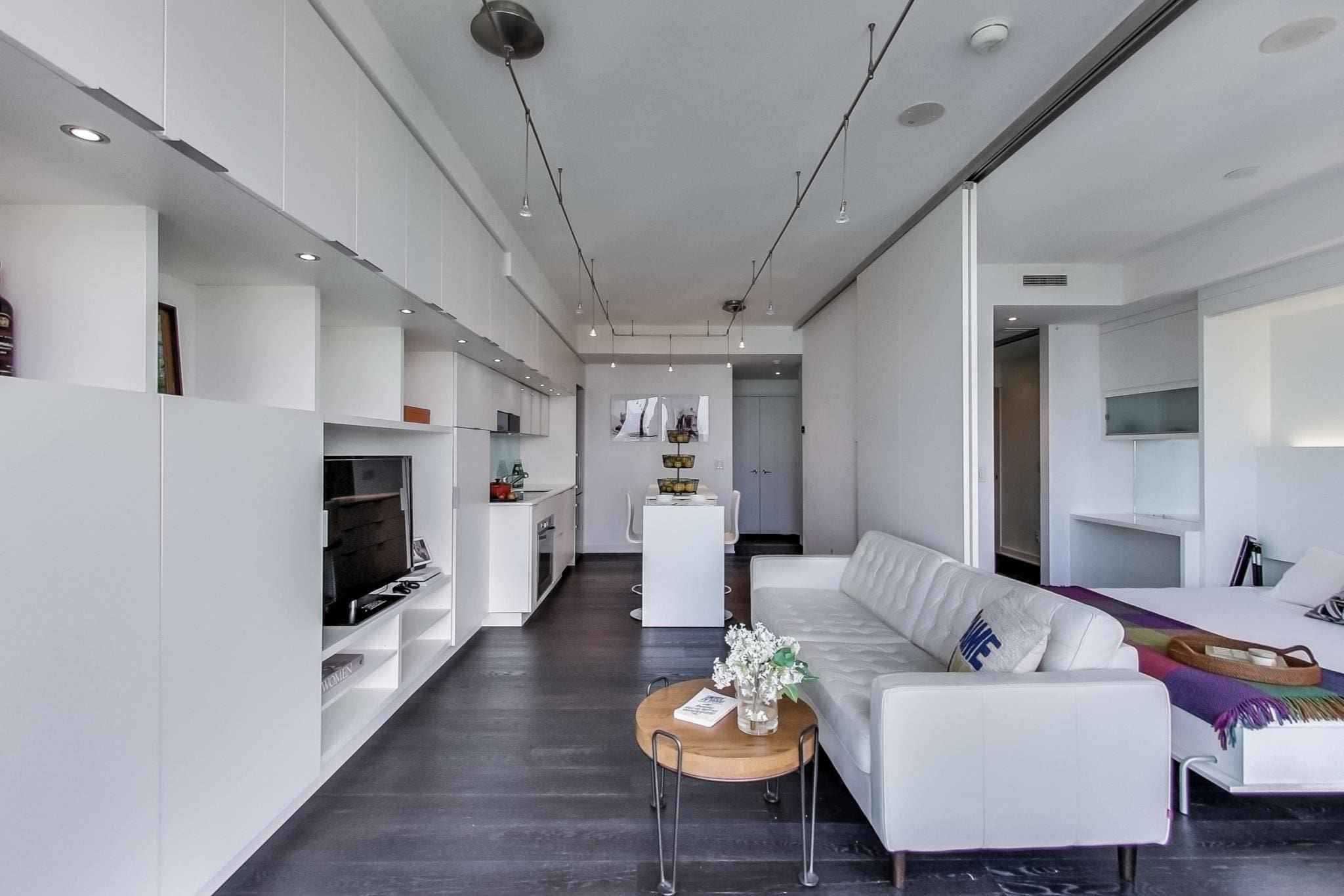 110 Charles St E Suite 2901 | The Christine Cowern Team